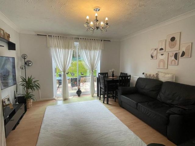 2 bedroom semi detached house to rent