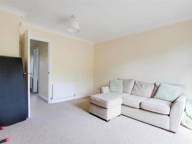 2 bedroom semi detached house to rent