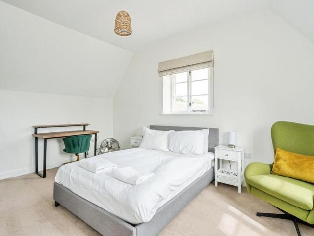 2 bedroom semi detached house to rent