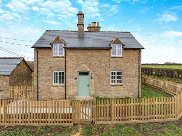 2 bedroom semi detached house to rent
