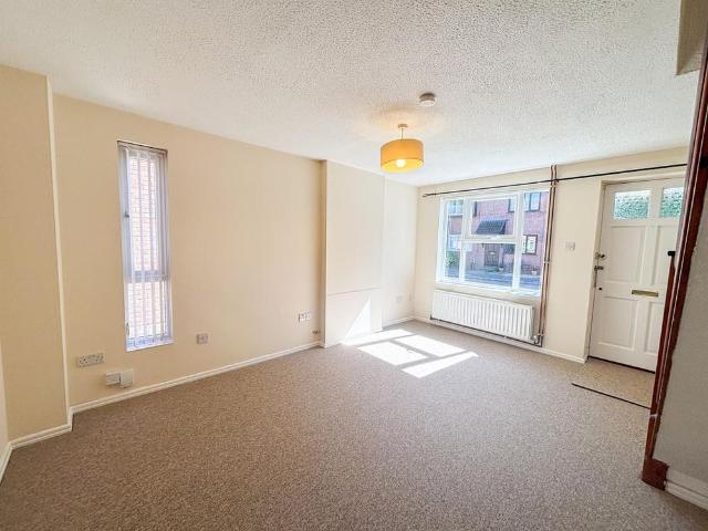 2 bedroom semi detached house to rent