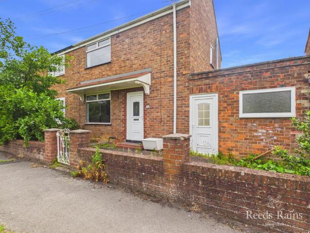 2 bedroom semi detached house to rent