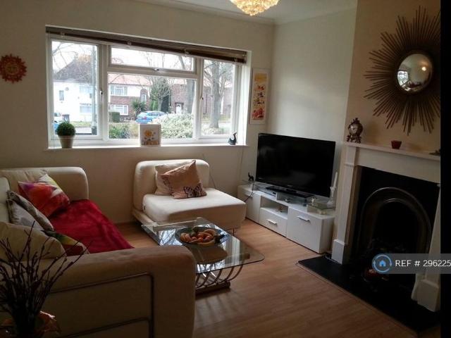 2 bedroom semi detached house to rent