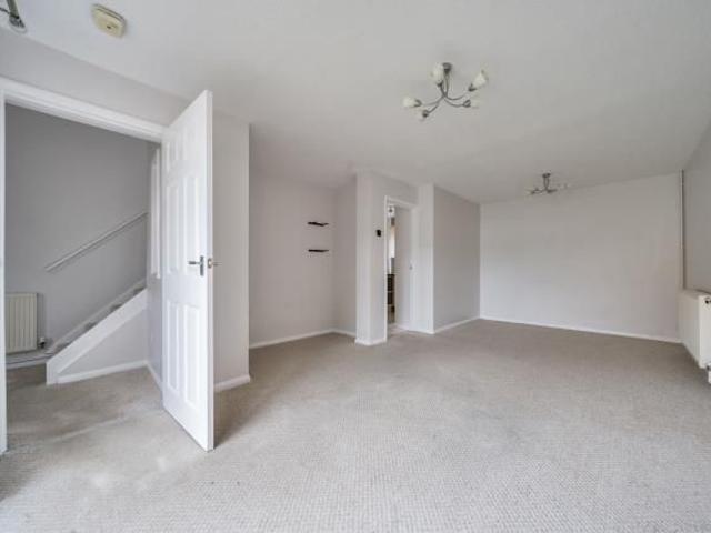 2 bedroom semi detached house to rent