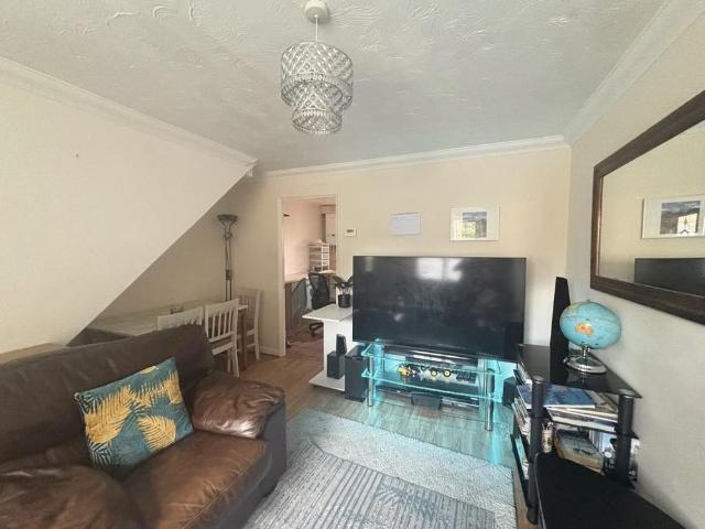 2 bedroom semi detached house to rent