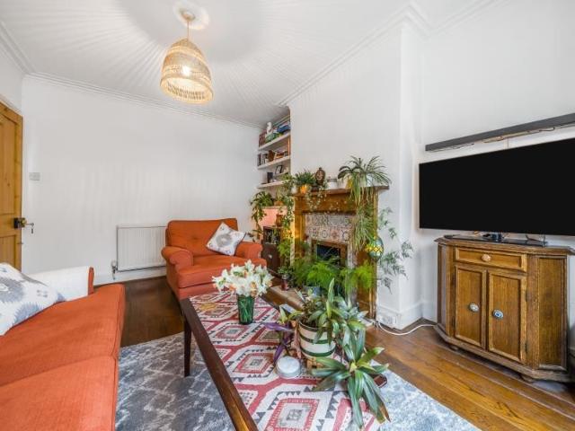 2 bedroom semi detached house to rent