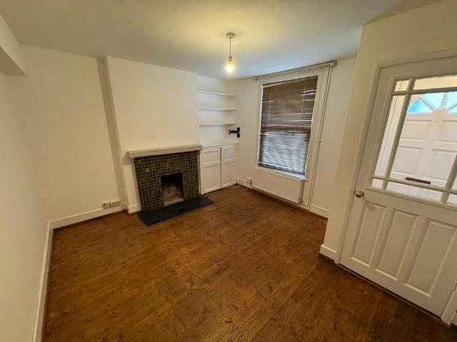 2 bedroom semi detached house to rent
