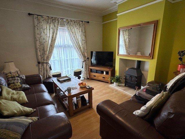2 bedroom semi detached house to rent