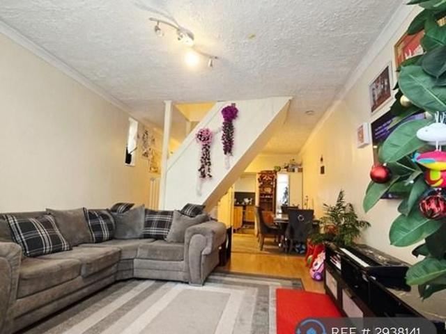 2 bedroom semi detached house to rent