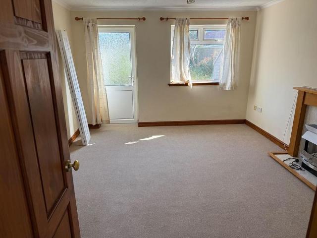2 bedroom semi detached house to rent