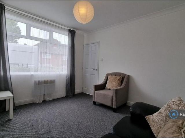 2 bedroom semi detached house to rent