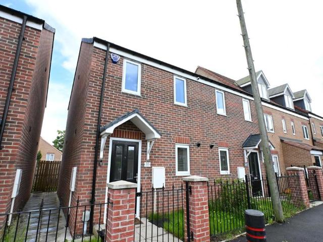 2 bedroom semi detached house to rent