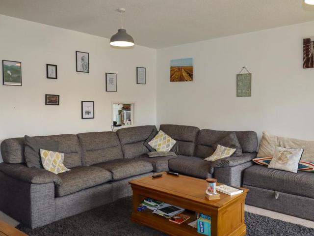 2 bedroom semi detached house to rent