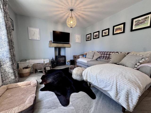 2 bedroom semi detached house to rent
