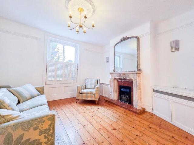 2 bedroom semi detached house to rent