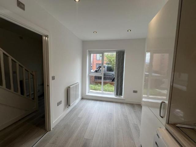 2 bedroom semi detached house to rent