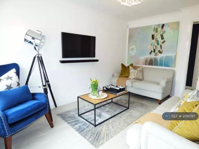 2 bedroom semi detached house to rent