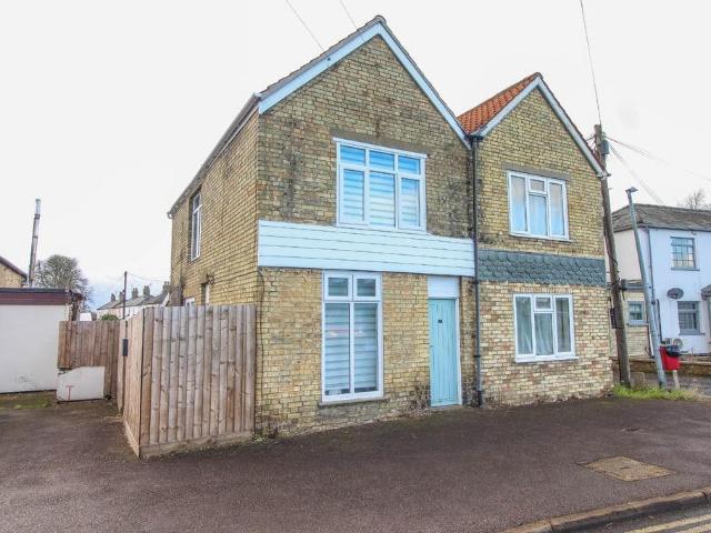 2 bedroom semi detached house to rent