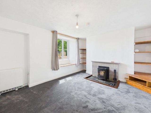 2 bedroom semi detached house to rent