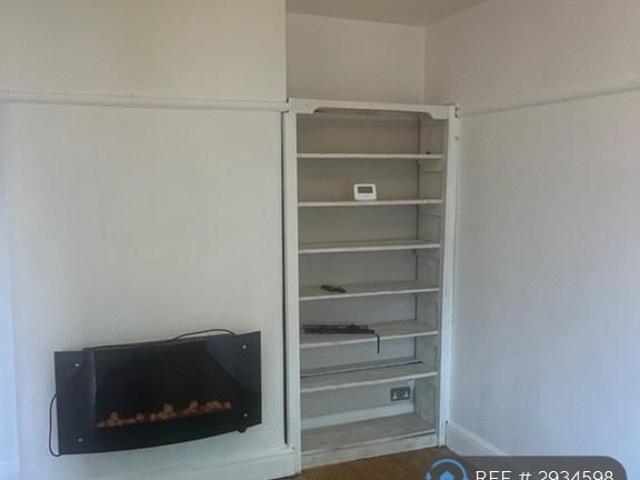 2 bedroom semi detached house to rent