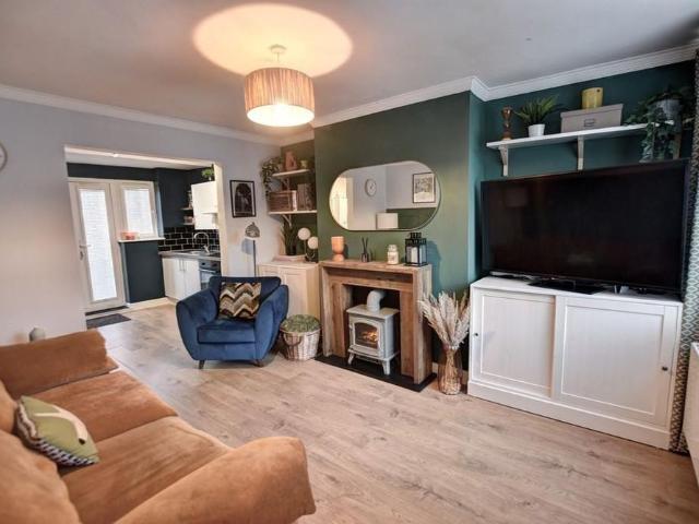 2 bedroom semi detached house to rent