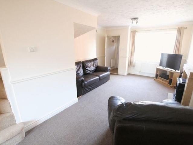2 bedroom semi detached house to rent