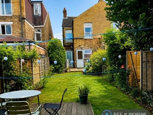 2 bedroom semi detached house to rent