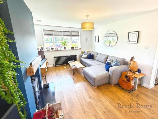 2 bedroom semi detached house to rent
