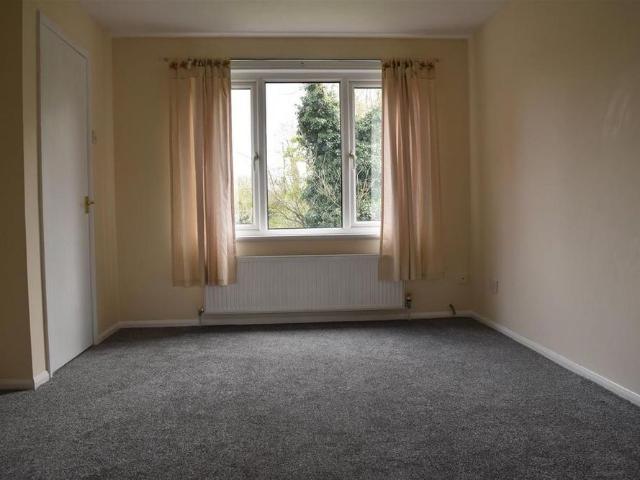 2 bedroom semi detached house to rent