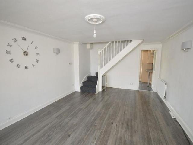 2 bedroom semi detached house to rent