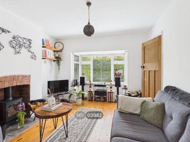2 bedroom semi detached house to rent