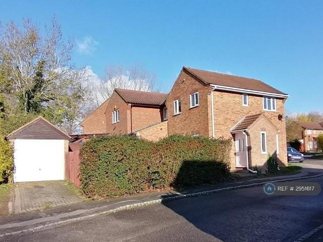 2 bedroom semi detached house to rent