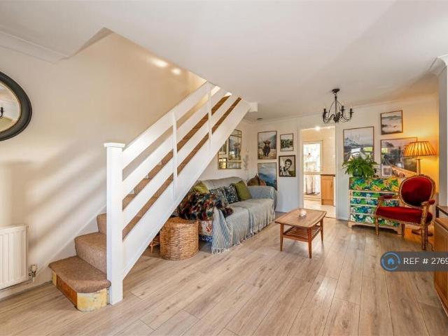 2 bedroom semi detached house to rent