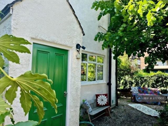 2 bedroom semi detached house to rent