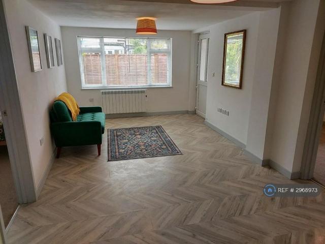 2 bedroom semi detached house to rent