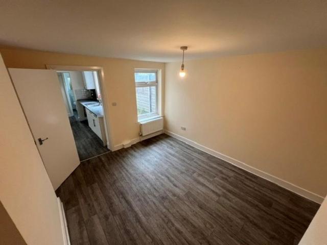 2 bedroom semi detached house to rent