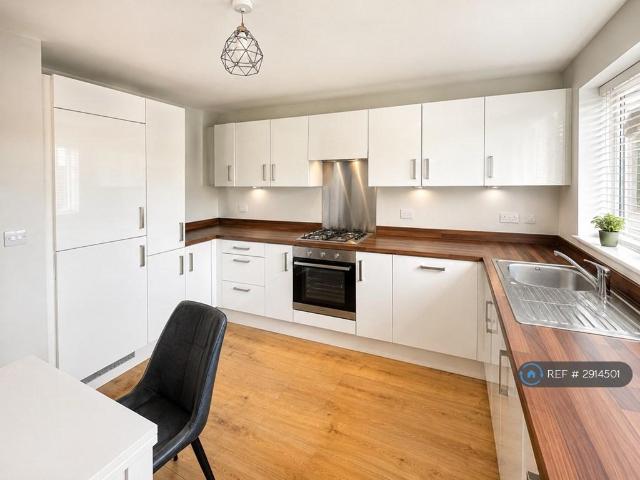 2 bedroom semi detached house to rent