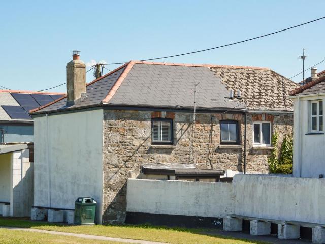 2 bedroom semi detached house to rent