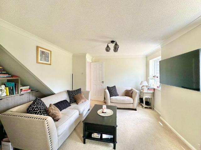 2 bedroom semi detached house to rent