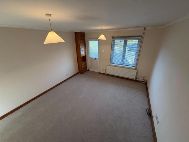 2 bedroom semi detached house to rent