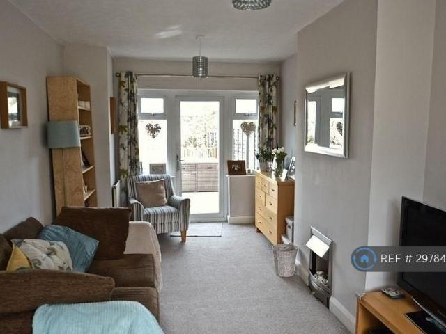 2 bedroom semi detached house to rent
