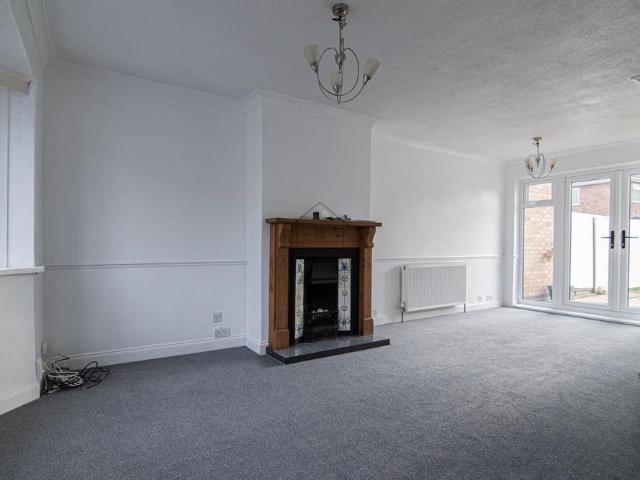 2 bedroom semi detached house to rent