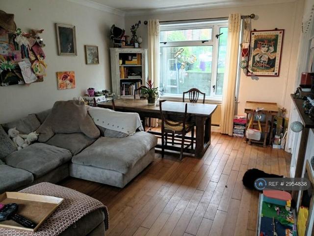 2 bedroom semi detached house to rent