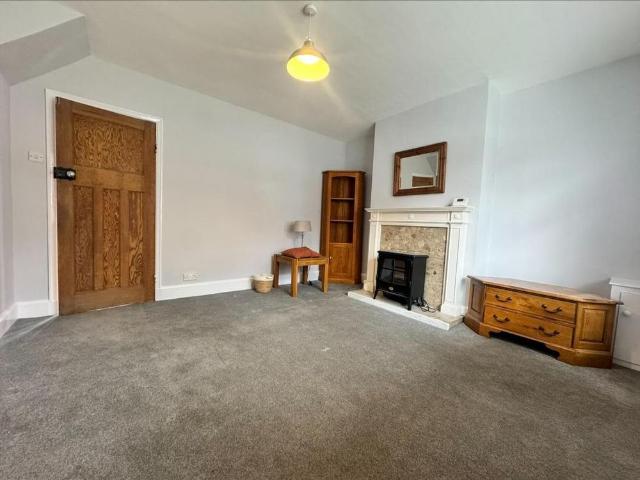 2 bedroom semi detached house to rent