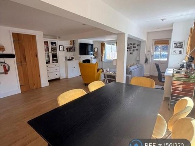 2 bedroom semi detached house to rent