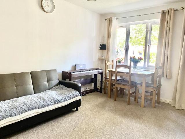 2 bedroom semi detached house to rent
