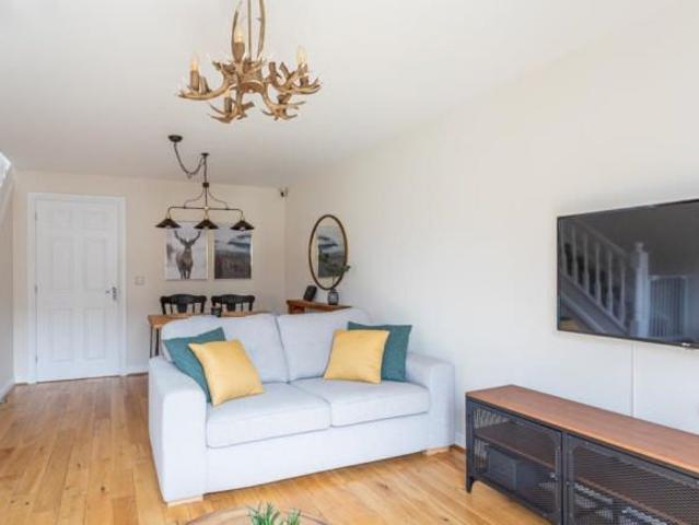 2 bedroom semi detached house to rent