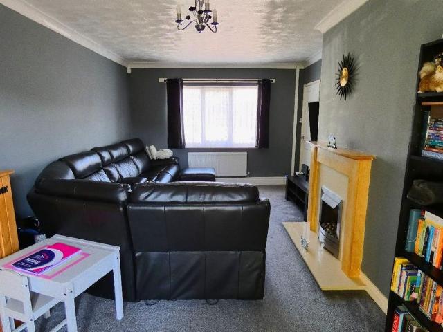 2 bedroom semi detached house to rent