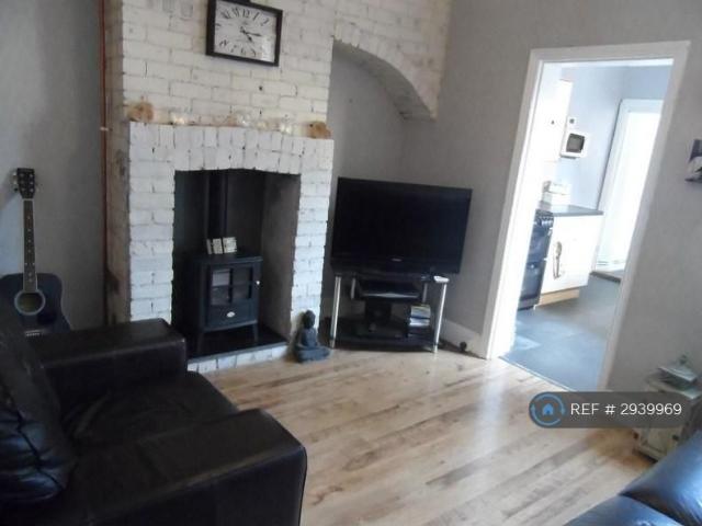 2 bedroom semi detached house to rent