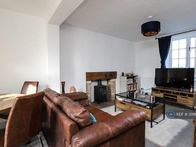 2 bedroom semi detached house to rent